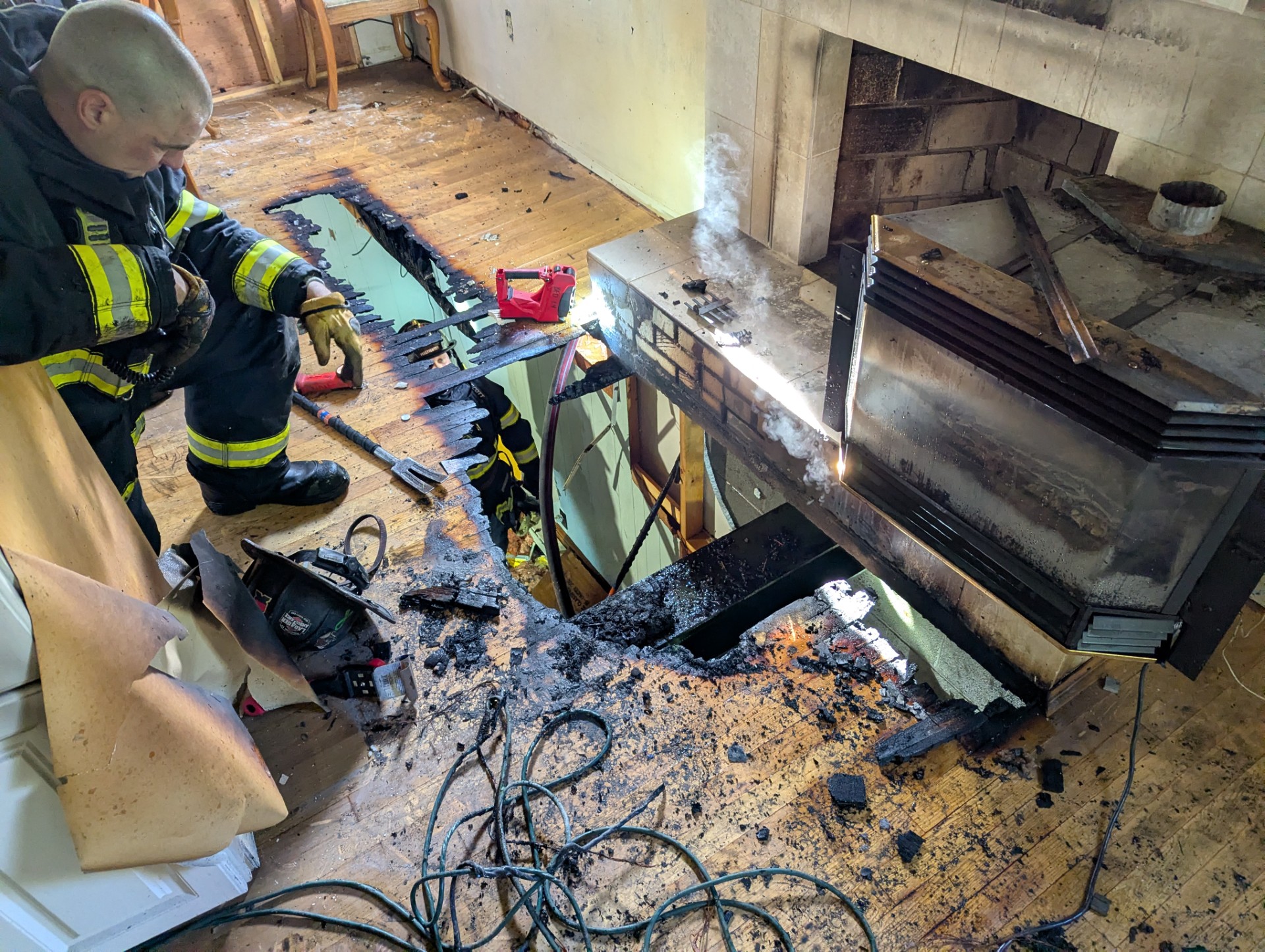 Neighbor’s 911 call keeps Blondin Circle house fire from spreading ...